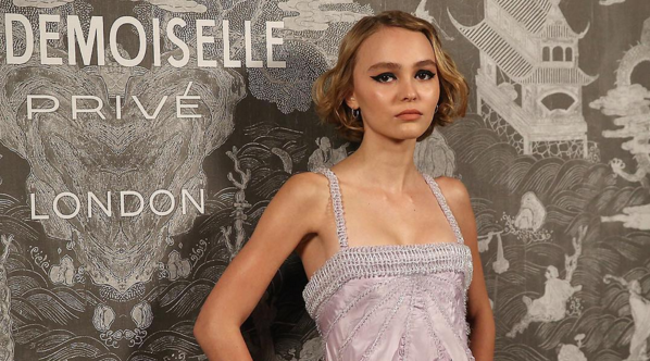 Lily-Rose Depp sorprende con artística portada en la revista inglesa LOVE