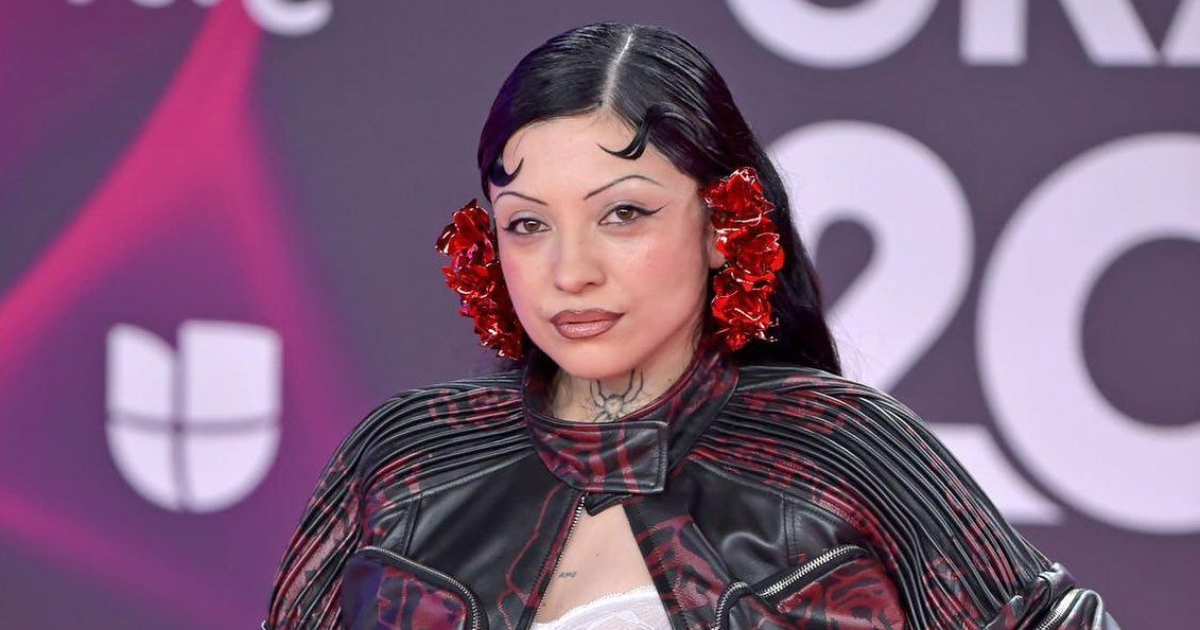 Mon Laferte respondió a comentario que criticaba sus cejas: “Te pareces ...