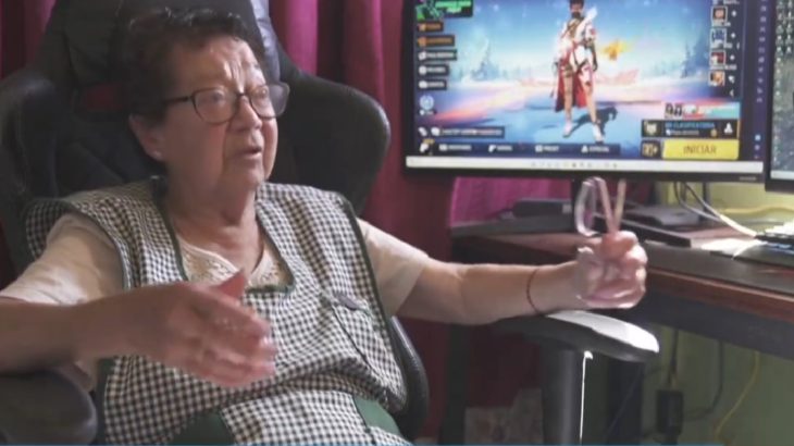 Mami Nena: la "abuela gamer" de 81 años que juega Free Fire para ...