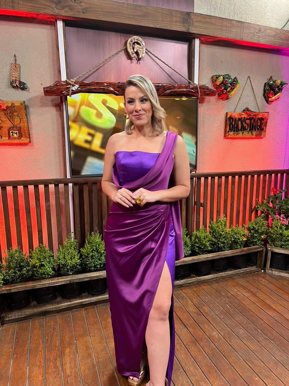 María José Castro sorprendió con audaz vestido de dos tonos en primera ...