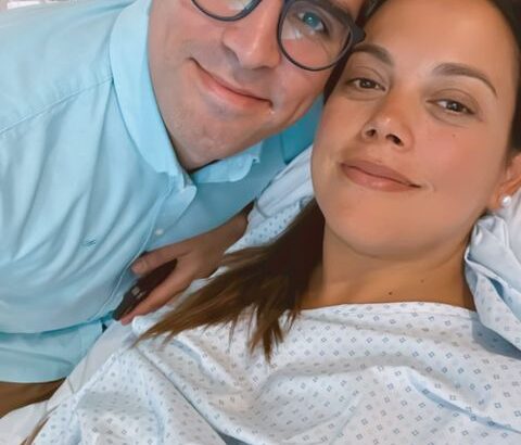 Periodista de Mega Daniela Valdés anunció que fue madre