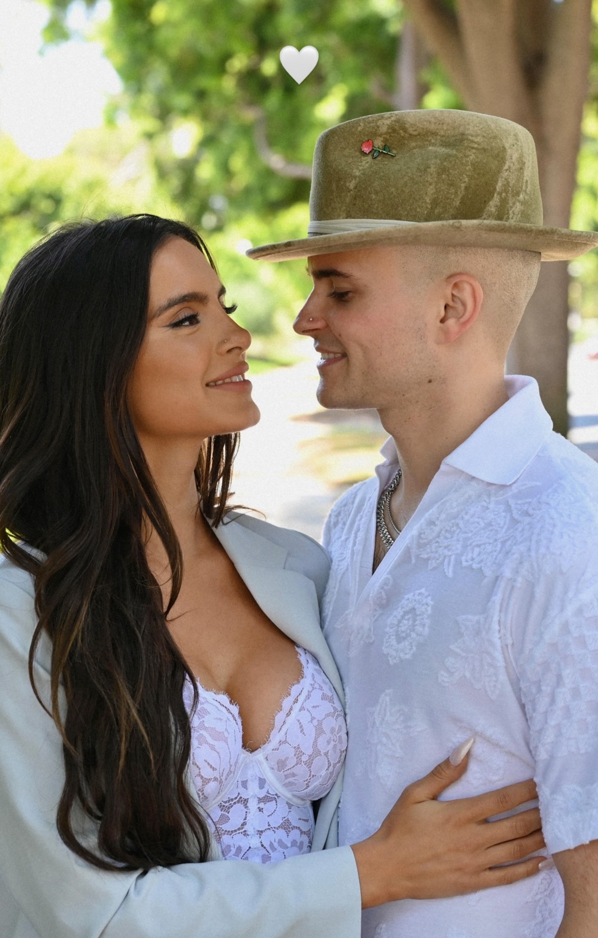 Augusto Schuster publicó nuevas imágenes junto a su esposa