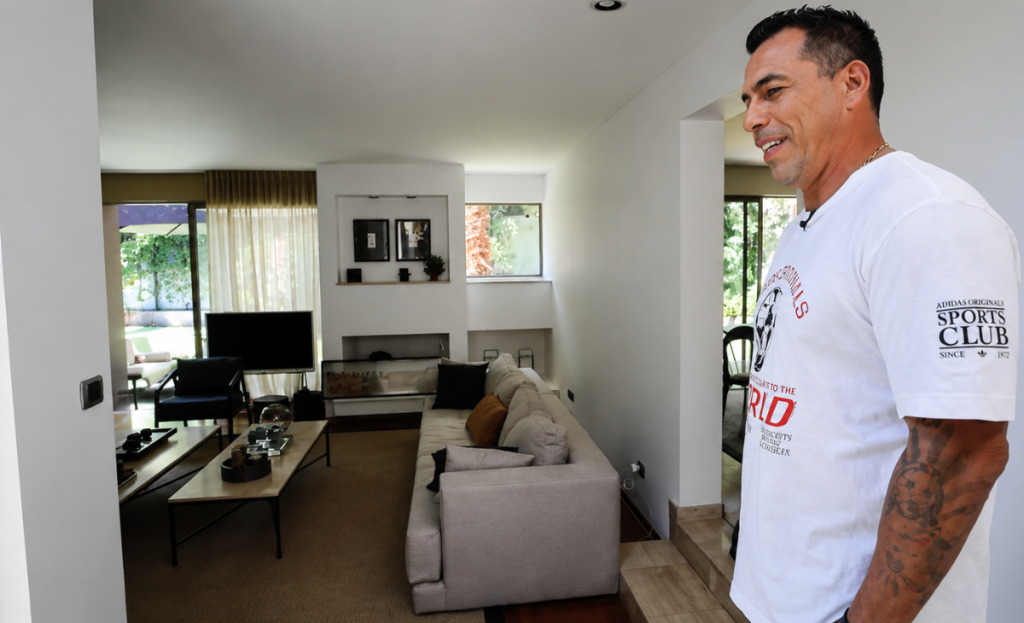 Esteban Paredes mostró la moderna casa de Claudio Valdivia en La Divina ...